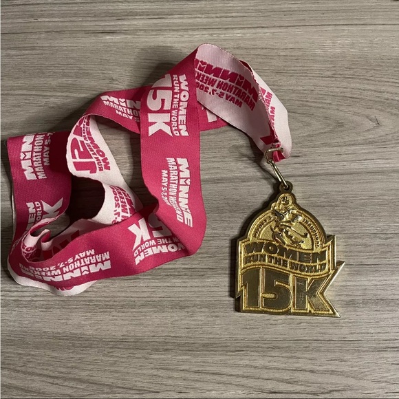 Disney | Art | 206 Rundisney Walt Disney World Minnie Marathon 5k Gold ...